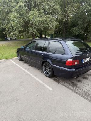Zils BMW 530 2000 Rīga, ar dzinēja tilpumu 3.00 L un nobraukumu 383 tūkst. km par 2500 €, foto  vietnē AUTOMOTO.COM.LV