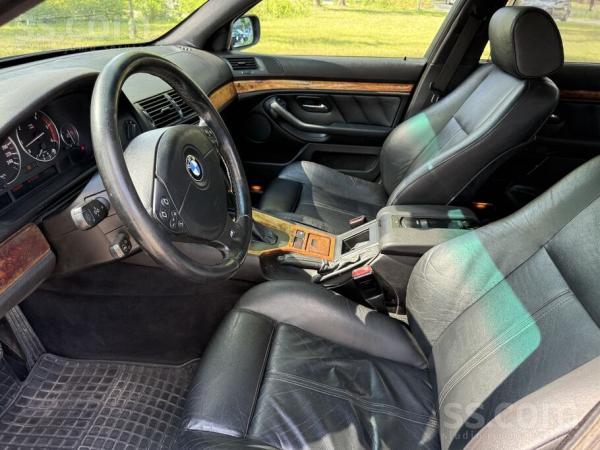 Blue BMW 530 2001 in Riga, with an engine capacity of 3.00 L and mileage of 348 thousand km for 3500 €, photo 7 on AUTOMOTO.COM.LV