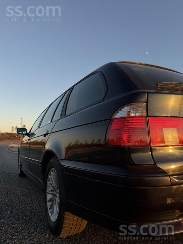 Blue BMW 530 2002 in Valmiera, with an engine capacity of 3.00 L and mileage of 433 thousand km for 2850 €, photo 8 on AUTOMOTO.COM.LV