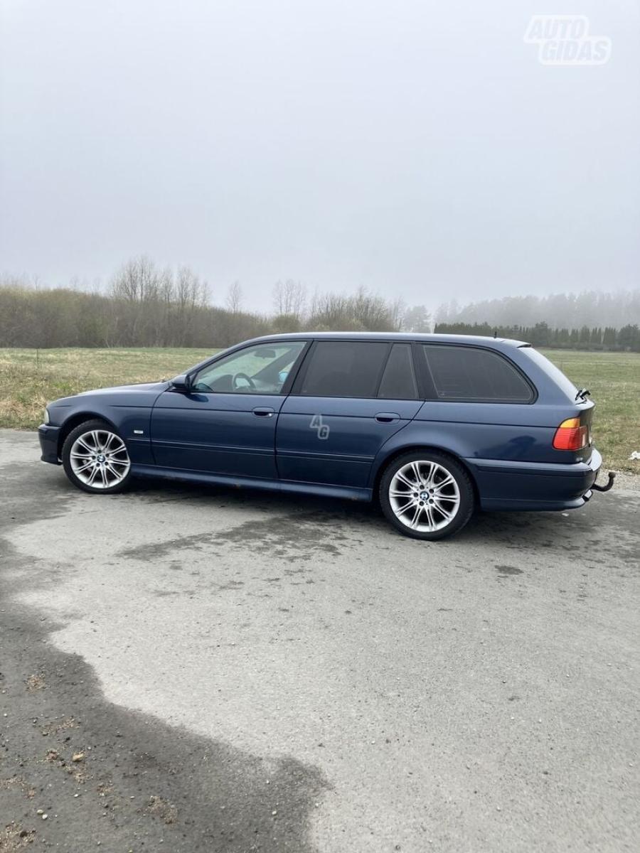Blue BMW 530 2002 in Gargzdai, with an engine capacity of 2.90 L and mileage of 318 thousand km for 2300 €, photo 4 on AUTOMOTO.COM.LV