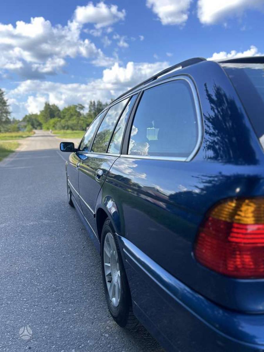 Blue BMW 530 2002 in Vilnius, with an engine capacity of 3.00 L and mileage of 405 thousand km for 1950 €, photo 8 on AUTOMOTO.COM.LV
