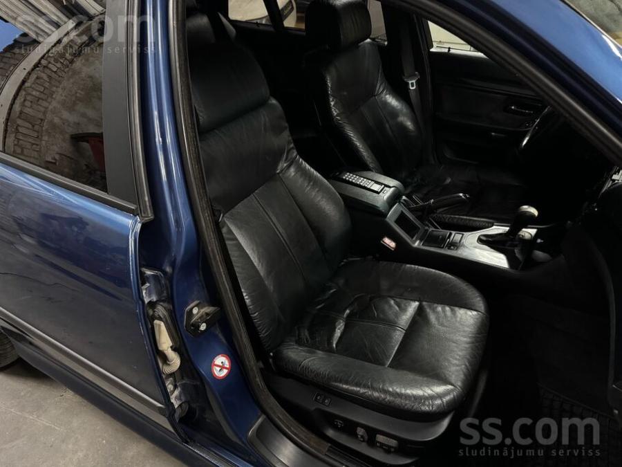 Blue BMW 530 2003 in Liepaja, with an engine capacity of 3.00 L and mileage of 334 thousand km for 2490 €, photo 10 on AUTOMOTO.COM.LV