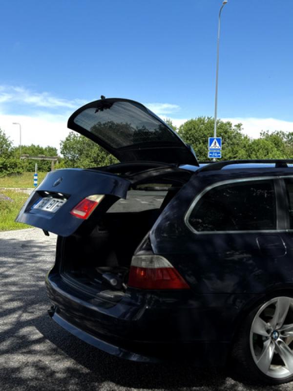 Zils BMW 530 2005 Tallina, ar dzinēja tilpumu 3.00 L un nobraukumu 297 tūkst. km par 2750 €, foto 4 vietnē AUTOMOTO.COM.LV