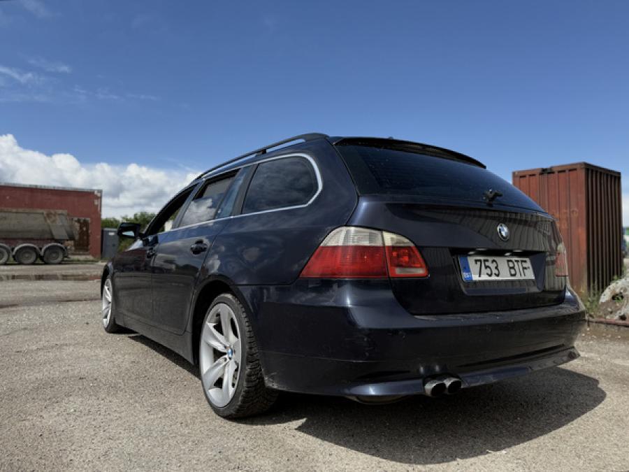 Zils BMW 530 2005 Tallina, ar dzinēja tilpumu 3.00 L un nobraukumu 297 tūkst. km par 2750 €, foto 13 vietnē AUTOMOTO.COM.LV
