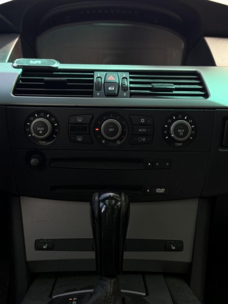 Zils BMW 530 2005 Tallina, ar dzinēja tilpumu 3.00 L un nobraukumu 297 tūkst. km par 2750 €, foto 23 vietnē AUTOMOTO.COM.LV