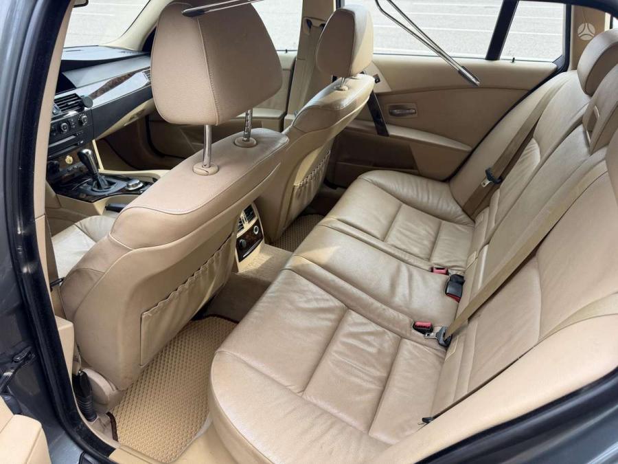 Blue BMW 530 2005 in Vilnius, with an engine capacity of 2.99 L and mileage of 298 thousand km for 3500 €, photo 9 on AUTOMOTO.COM.LV