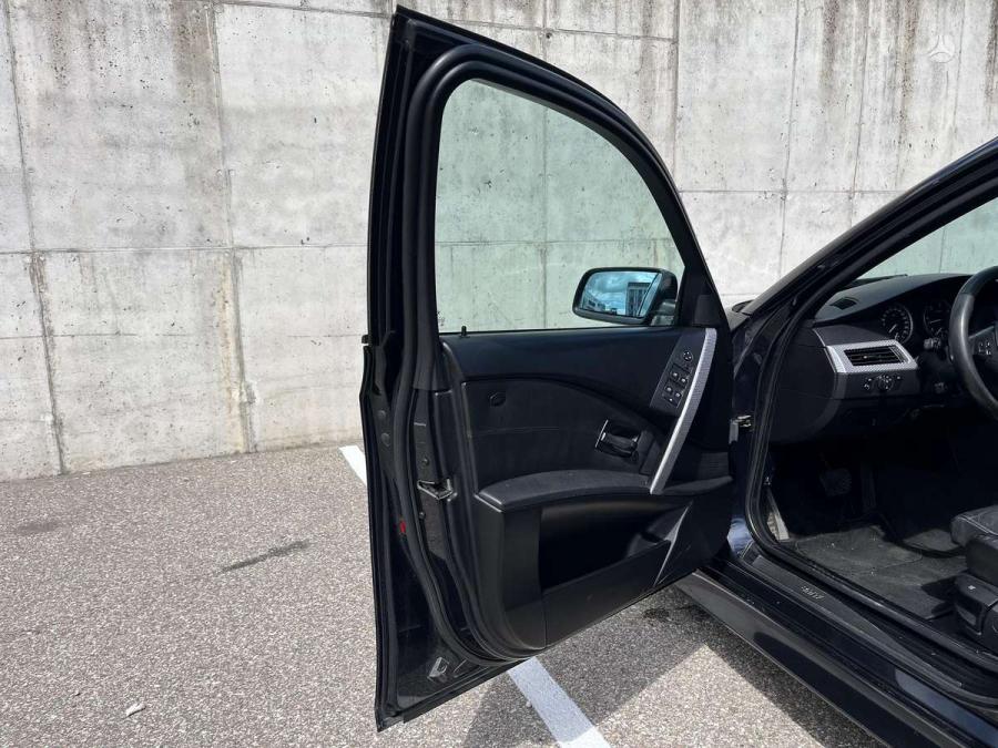 Blue BMW 530 2005 in Vilnius, with an engine capacity of 2.99 L and mileage of 430 thousand km for 3650 €, photo 28 on AUTOMOTO.COM.LV
