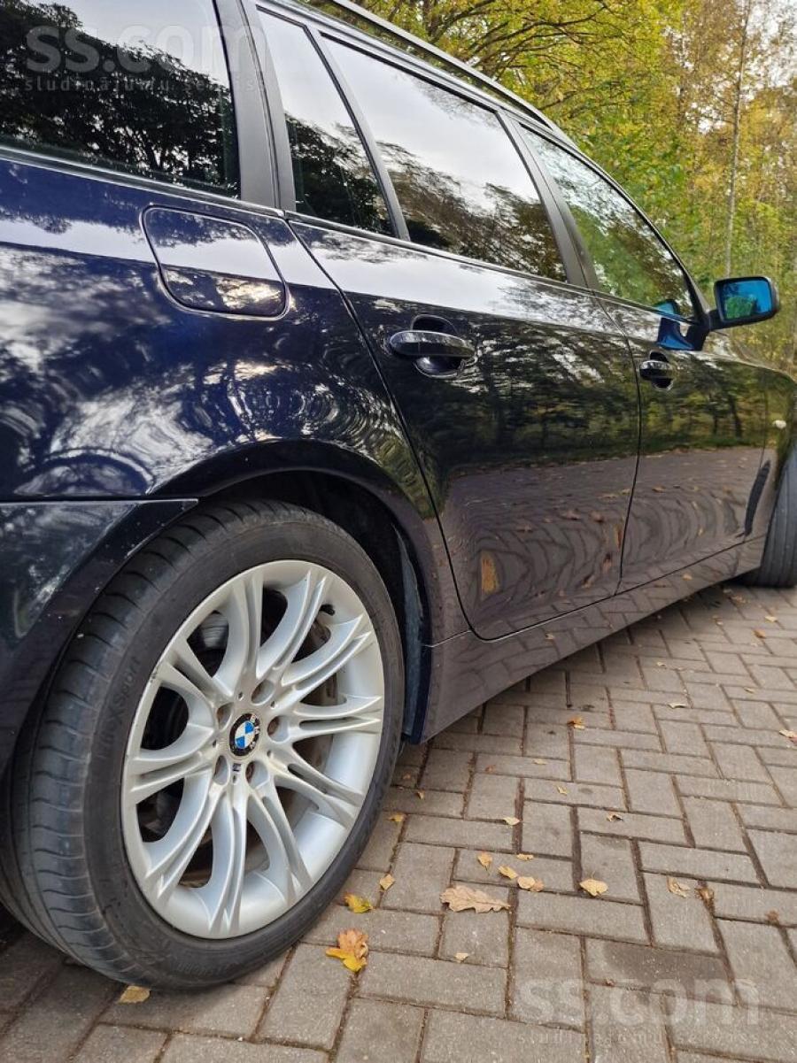 Blue BMW 530 2005 in Riga, with an engine capacity of 3.00 L and mileage of 0 thousand km for 3700 €, photo 13 on AUTOMOTO.COM.LV