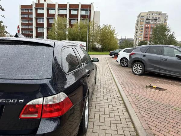 Синий БМВ 530 2006 в Рига, объемом двигателя 3.00 л и пробегом 281 тыс. км за 3990 €, фото 9 на AUTOMOTO.COM.LV