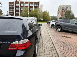 Zils BMW 530 2006 Rīga, ar dzinēja tilpumu 3.00 L un nobraukumu 281 tūkst. km par 3990 €, foto 10 vietnē AUTOMOTO.COM.LV