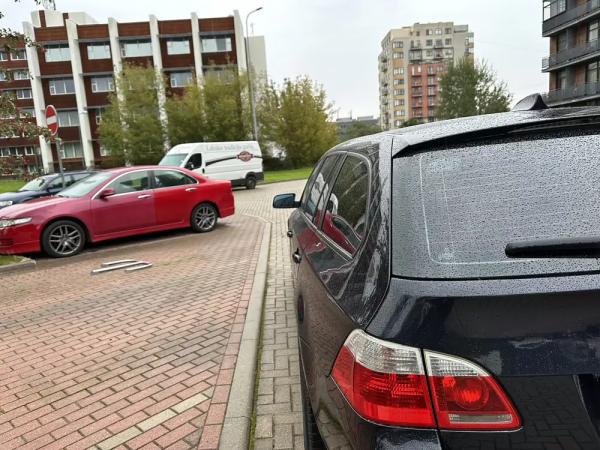 Синий БМВ 530 2006 в Рига, объемом двигателя 3.00 л и пробегом 281 тыс. км за 3990 €, фото 10 на AUTOMOTO.COM.LV