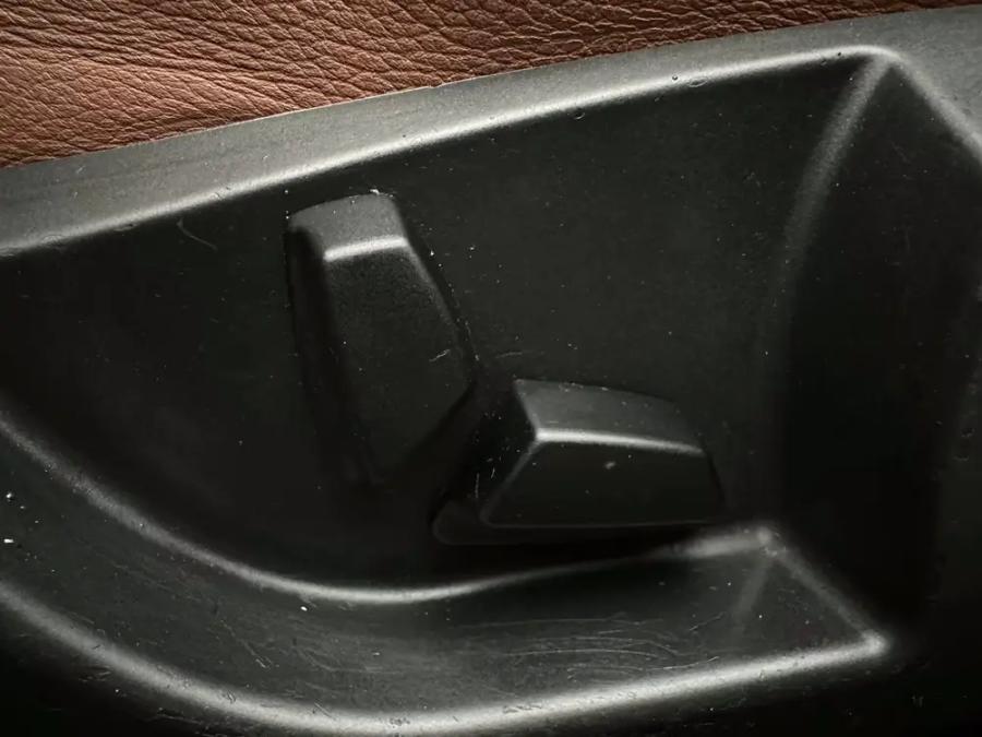 Zils BMW 530 2006 Rīga, ar dzinēja tilpumu 3.00 L un nobraukumu 281 tūkst. km par 3990 €, foto 16 vietnē AUTOMOTO.COM.LV