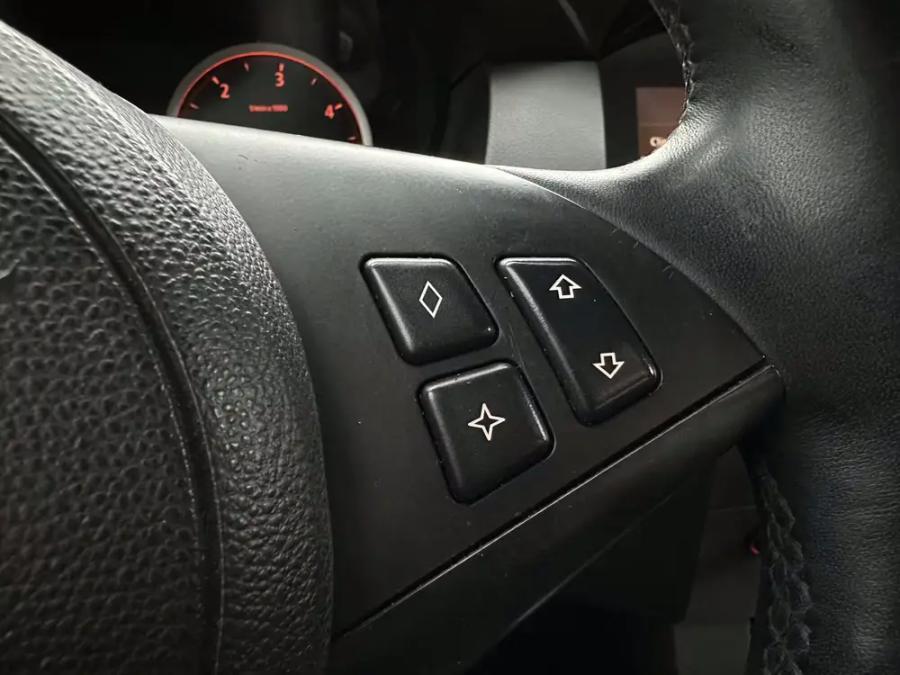 Zils BMW 530 2006 Rīga, ar dzinēja tilpumu 3.00 L un nobraukumu 281 tūkst. km par 3990 €, foto 24 vietnē AUTOMOTO.COM.LV
