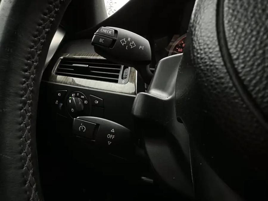 Zils BMW 530 2006 Rīga, ar dzinēja tilpumu 3.00 L un nobraukumu 281 tūkst. km par 3990 €, foto 26 vietnē AUTOMOTO.COM.LV