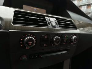 Zils BMW 530 2006 Rīga, ar dzinēja tilpumu 3.00 L un nobraukumu 281 tūkst. km par 3990 €, foto 27 vietnē AUTOMOTO.COM.LV