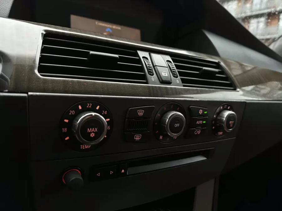 Zils BMW 530 2006 Rīga, ar dzinēja tilpumu 3.00 L un nobraukumu 281 tūkst. km par 3990 €, foto 27 vietnē AUTOMOTO.COM.LV