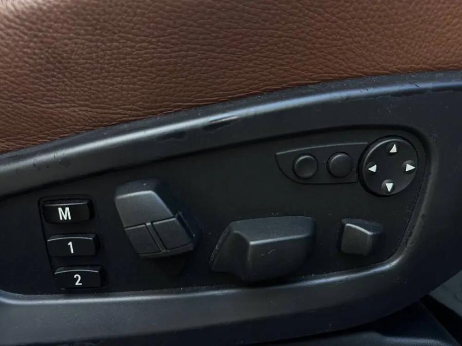 Zils BMW 530 2006 Rīga, ar dzinēja tilpumu 3.00 L un nobraukumu 392 tūkst. km par 5290 €, foto 14 vietnē AUTOMOTO.COM.LV