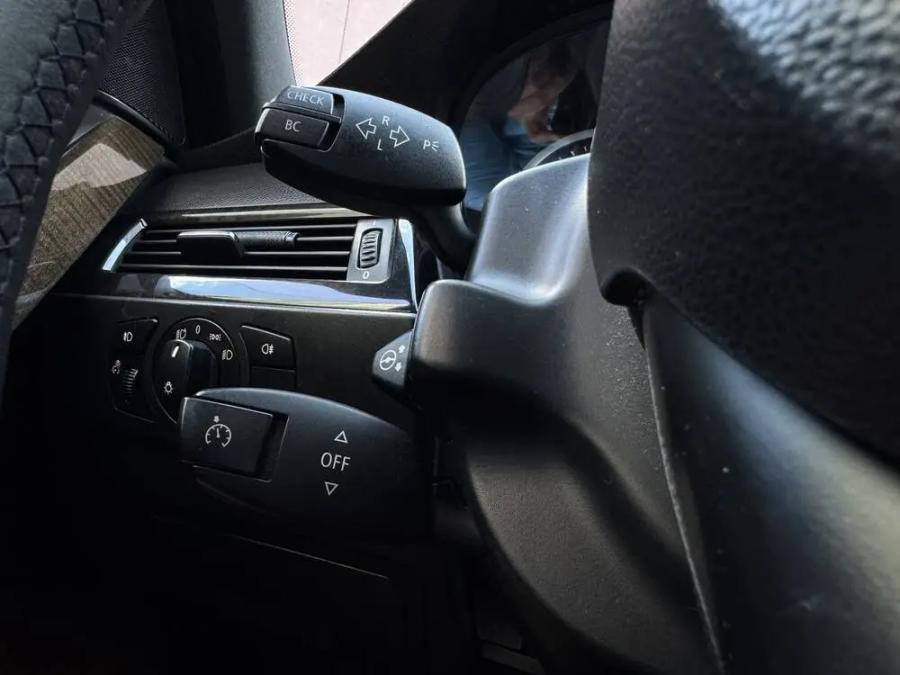 Zils BMW 530 2006 Rīga, ar dzinēja tilpumu 3.00 L un nobraukumu 392 tūkst. km par 5290 €, foto 26 vietnē AUTOMOTO.COM.LV