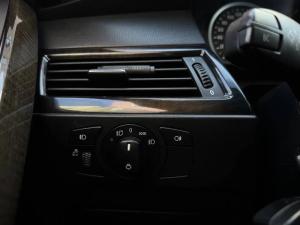 Zils BMW 530 2006 Rīga, ar dzinēja tilpumu 3.00 L un nobraukumu 392 tūkst. km par 5290 €, foto 27 vietnē AUTOMOTO.COM.LV