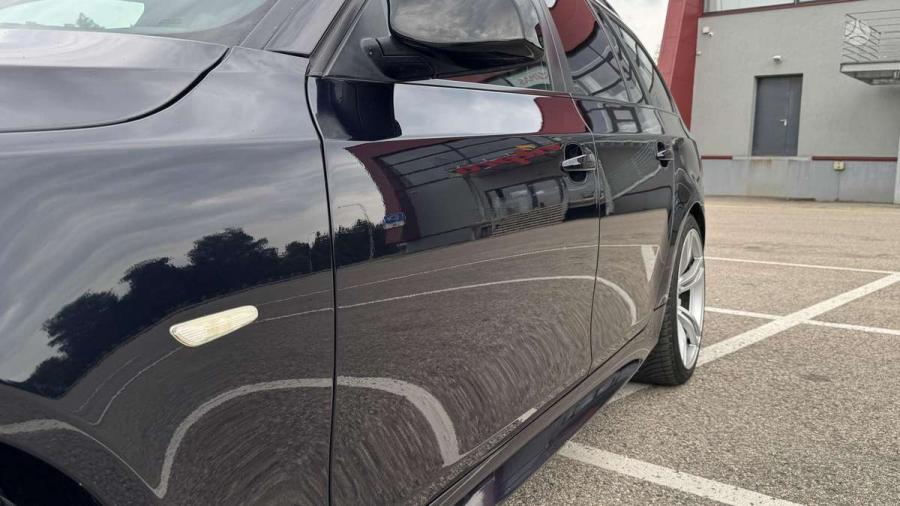 Zils BMW 530 2006 Utena, ar dzinēja tilpumu 2.99 L un nobraukumu 319 tūkst. km par 5300 €, foto 14 vietnē AUTOMOTO.COM.LV