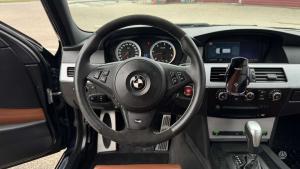 Zils BMW 530 2006 Utena, ar dzinēja tilpumu 2.99 L un nobraukumu 319 tūkst. km par 5300 €, foto 20 vietnē AUTOMOTO.COM.LV