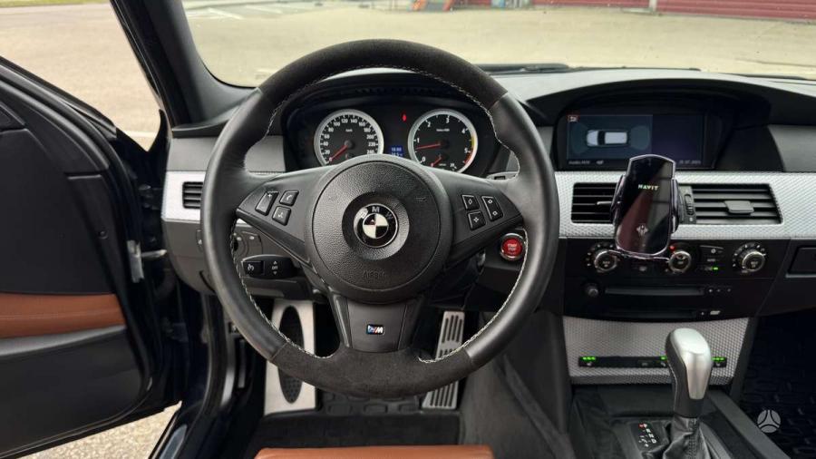 Zils BMW 530 2006 Utena, ar dzinēja tilpumu 2.99 L un nobraukumu 319 tūkst. km par 5300 €, foto 20 vietnē AUTOMOTO.COM.LV