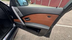 Zils BMW 530 2006 Utena, ar dzinēja tilpumu 2.99 L un nobraukumu 319 tūkst. km par 5300 €, foto 32 vietnē AUTOMOTO.COM.LV