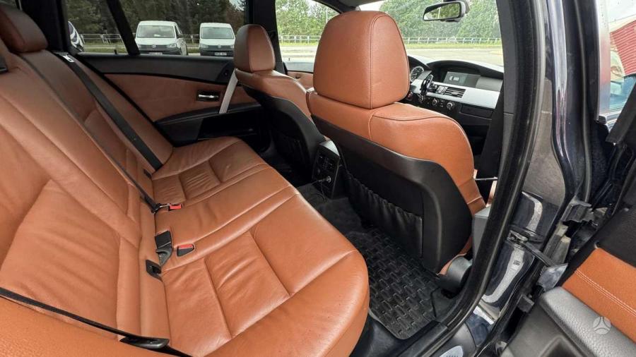 Zils BMW 530 2006 Utena, ar dzinēja tilpumu 2.99 L un nobraukumu 319 tūkst. km par 5300 €, foto 33 vietnē AUTOMOTO.COM.LV