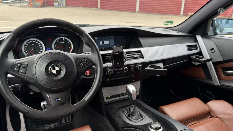Zils BMW 530 2006 Utena, ar dzinēja tilpumu 2.99 L un nobraukumu 319 tūkst. km par 5300 €, foto 35 vietnē AUTOMOTO.COM.LV