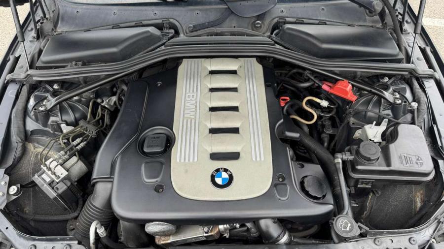 Zils BMW 530 2006 Utena, ar dzinēja tilpumu 2.99 L un nobraukumu 319 tūkst. km par 5300 €, foto 38 vietnē AUTOMOTO.COM.LV