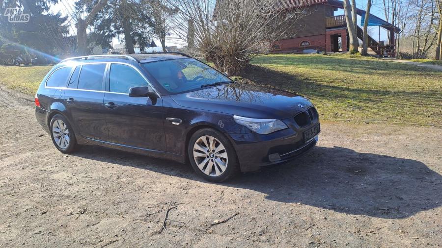Blue BMW 530 2007 in Vilnius, with an engine capacity of 3.00 L and mileage of 323 thousand km for 4050 €, photo 4 on AUTOMOTO.COM.LV