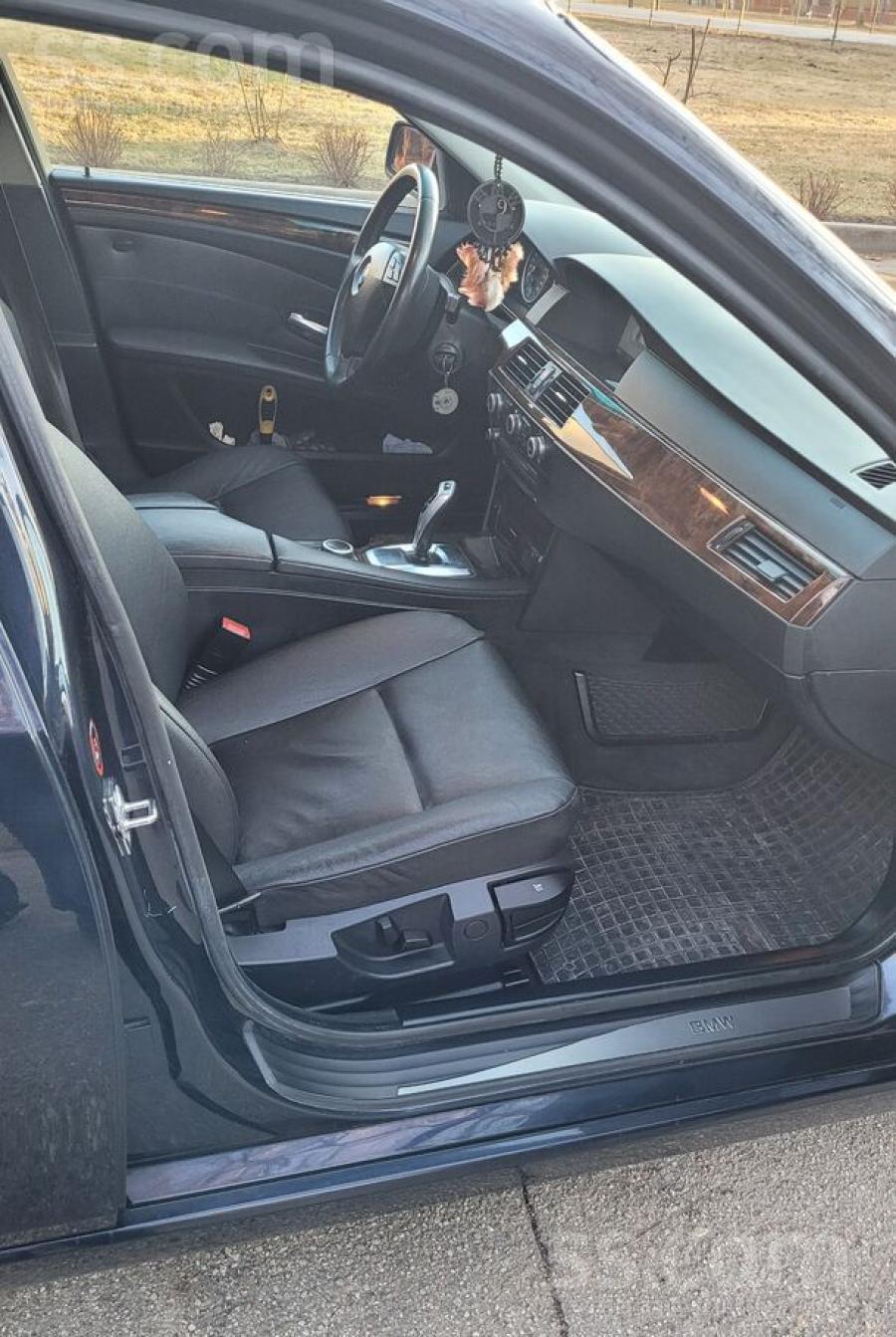 Zils BMW 530 2007 Bauska, ar dzinēja tilpumu 3.00 L un nobraukumu 302 tūkst. km par 4190 €, foto 9 vietnē AUTOMOTO.COM.LV