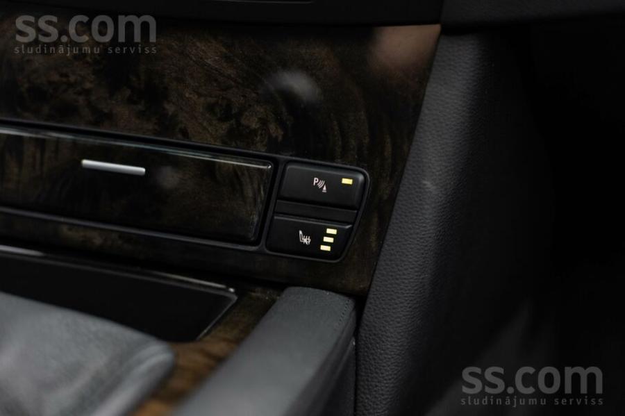 Blue BMW 530 2009 in Riga, with an engine capacity of 3.00 L and mileage of 342 thousand km for 6690 €, photo 26 on AUTOMOTO.COM.LV