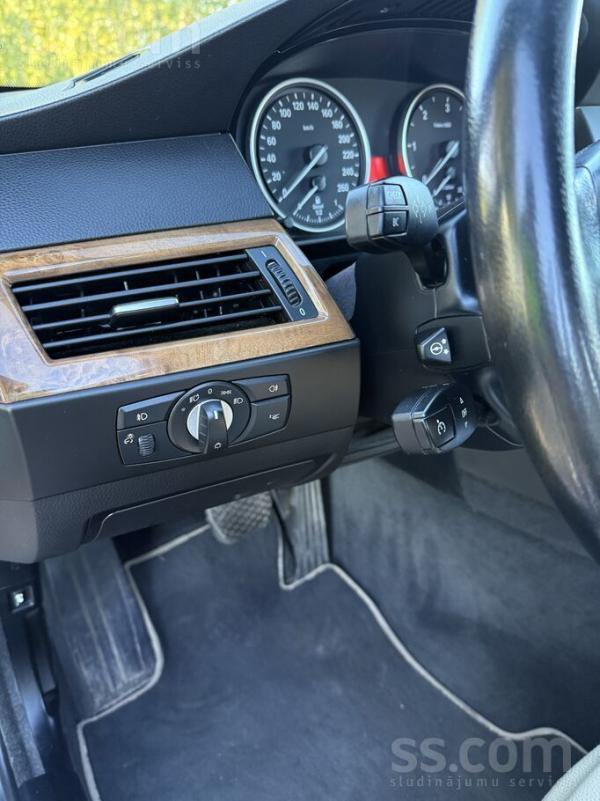 Blue BMW 530 2009 in Riga, with an engine capacity of 3.00 L and mileage of 304 thousand km for 5800 €, photo 8 on AUTOMOTO.COM.LV
