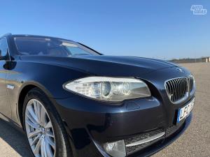 Blue BMW 530 2010 in Vilnius, with an engine capacity of 3.00 L and mileage of 358 thousand km for 8950 €, photo 4 on AUTOMOTO.COM.LV