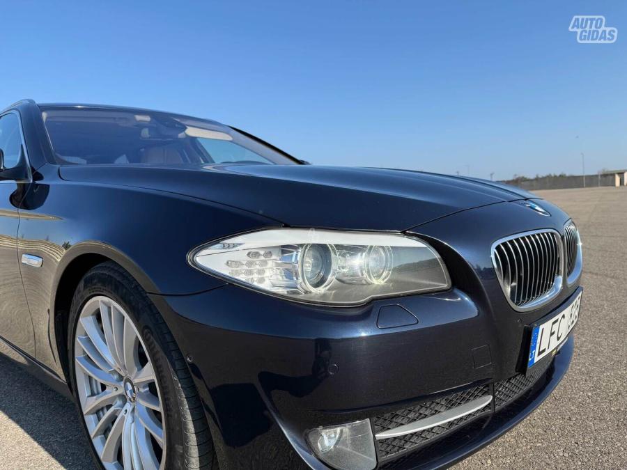 Blue BMW 530 2010 in Vilnius, with an engine capacity of 3.00 L and mileage of 358 thousand km for 8950 €, photo 4 on AUTOMOTO.COM.LV
