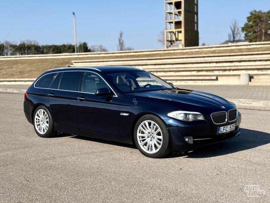 Blue BMW 530 2010 in Vilnius, with an engine capacity of 3.00 L and mileage of 358 thousand km for 8950 €, photo 10 on AUTOMOTO.COM.LV