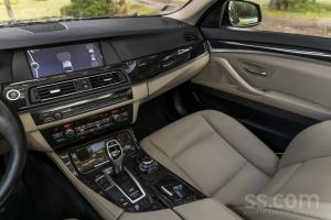 Zils BMW 530 2010 Jelgava, ar dzinēja tilpumu 3.00 L un nobraukumu 296 tūkst. km par 7400 €, foto 15 vietnē AUTOMOTO.COM.LV