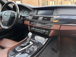 Zils BMW 530 2010 Kaišiadorys, ar dzinēja tilpumu 2.99 L un nobraukumu 348 tūkst. km par 6500 €, foto 32 vietnē AUTOMOTO.COM.LV