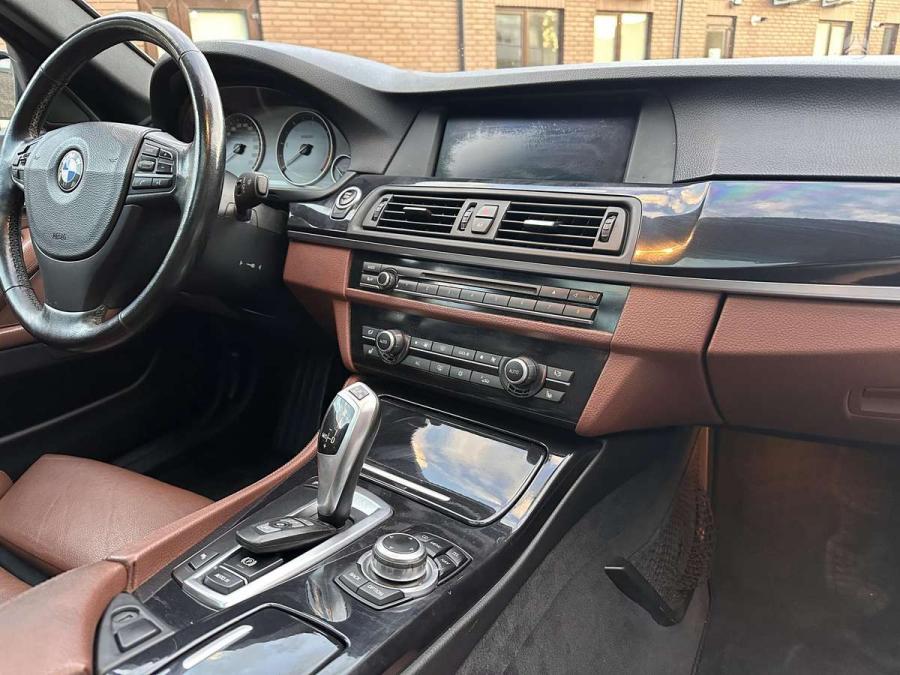 Zils BMW 530 2010 Kaišiadorys, ar dzinēja tilpumu 2.99 L un nobraukumu 348 tūkst. km par 6500 €, foto 32 vietnē AUTOMOTO.COM.LV