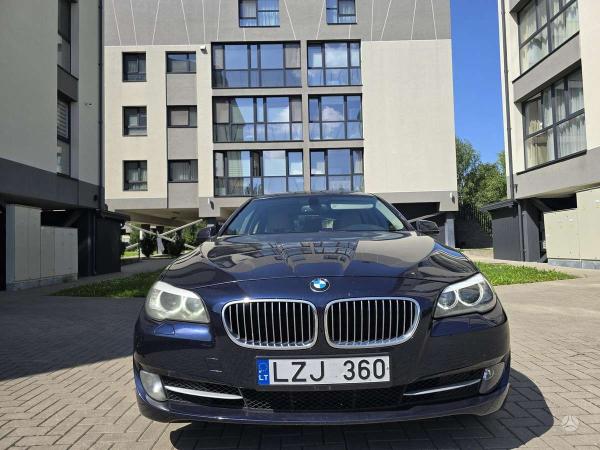 Blue BMW 530 2010 in Kaunas, with an engine capacity of 2.99 L and mileage of 375 thousand km for 5950 €, photo 2 on AUTOMOTO.COM.LV