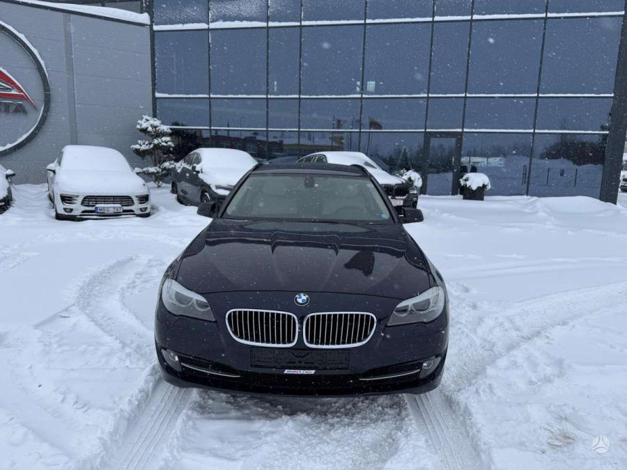 Blue BMW 530 2011 in Telschi, with an engine capacity of 2.99 L and mileage of 246 thousand km for 7499 €, photo 1 on AUTOMOTO.COM.LV