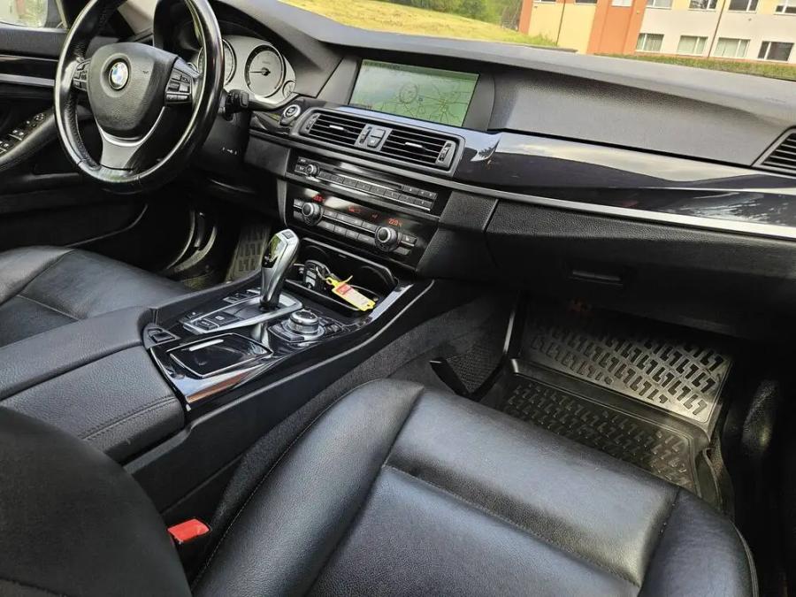 Zils BMW 530 2011 Jēkabpils, ar dzinēja tilpumu 3.00 L un nobraukumu 302 tūkst. km par 7200 €, foto 19 vietnē AUTOMOTO.COM.LV