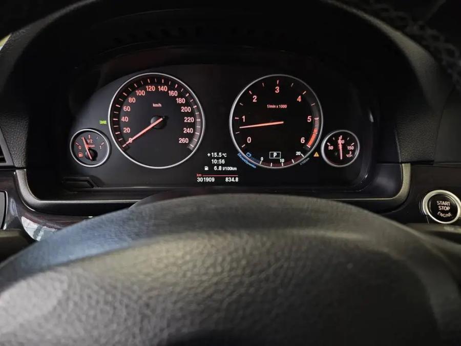 Zils BMW 530 2011 Jēkabpils, ar dzinēja tilpumu 3.00 L un nobraukumu 302 tūkst. km par 7200 €, foto 29 vietnē AUTOMOTO.COM.LV