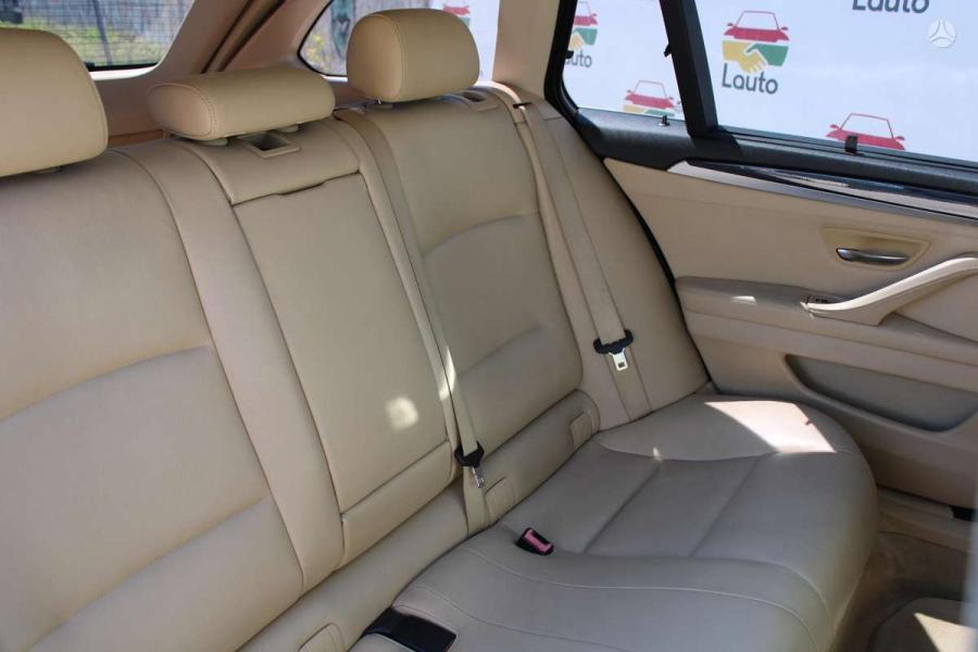 Blue BMW 530 2011 in Vilnius, with an engine capacity of 3.00 L and mileage of 248 thousand km for 9290 €, photo 10 on AUTOMOTO.COM.LV