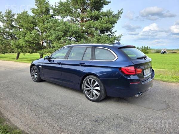 Blue BMW 530 2011 in Dobele, with an engine capacity of 3.00 L and mileage of 266 thousand km for 8800 €, photo 3 on AUTOMOTO.COM.LV
