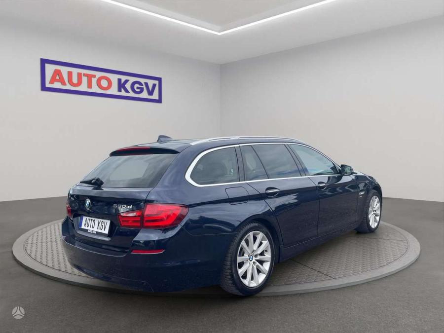 Blue BMW 530 2011 in Vilnius, with an engine capacity of 3.00 L and mileage of 359 thousand km for 8999 €, photo 6 on AUTOMOTO.COM.LV