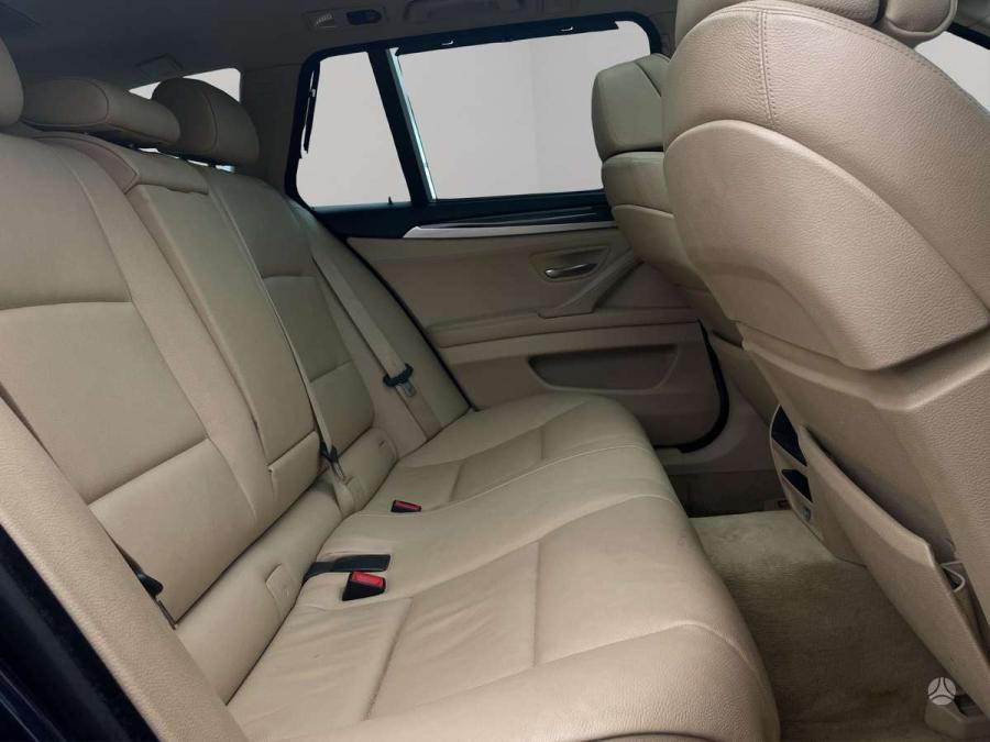 Blue BMW 530 2011 in Vilnius, with an engine capacity of 3.00 L and mileage of 359 thousand km for 8999 €, photo 11 on AUTOMOTO.COM.LV