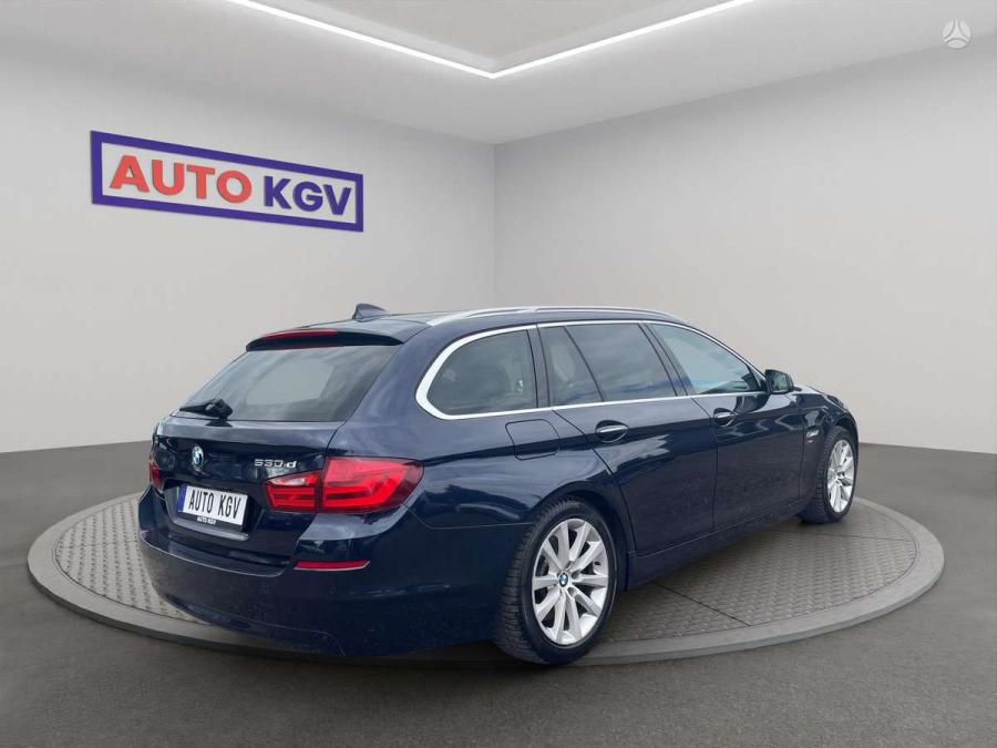 Blue BMW 530 2011 in Vilnius, with an engine capacity of 3.00 L and mileage of 359 thousand km for 8999 €, photo 6 on AUTOMOTO.COM.LV