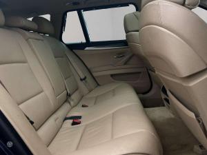 Blue BMW 530 2011 in Vilnius, with an engine capacity of 3.00 L and mileage of 359 thousand km for 8999 €, photo 11 on AUTOMOTO.COM.LV